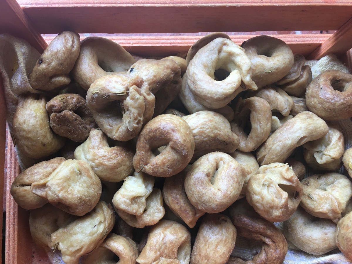 Taralli Recipe – Traditional Italian Bread Snacks – Toscana Mia Blog